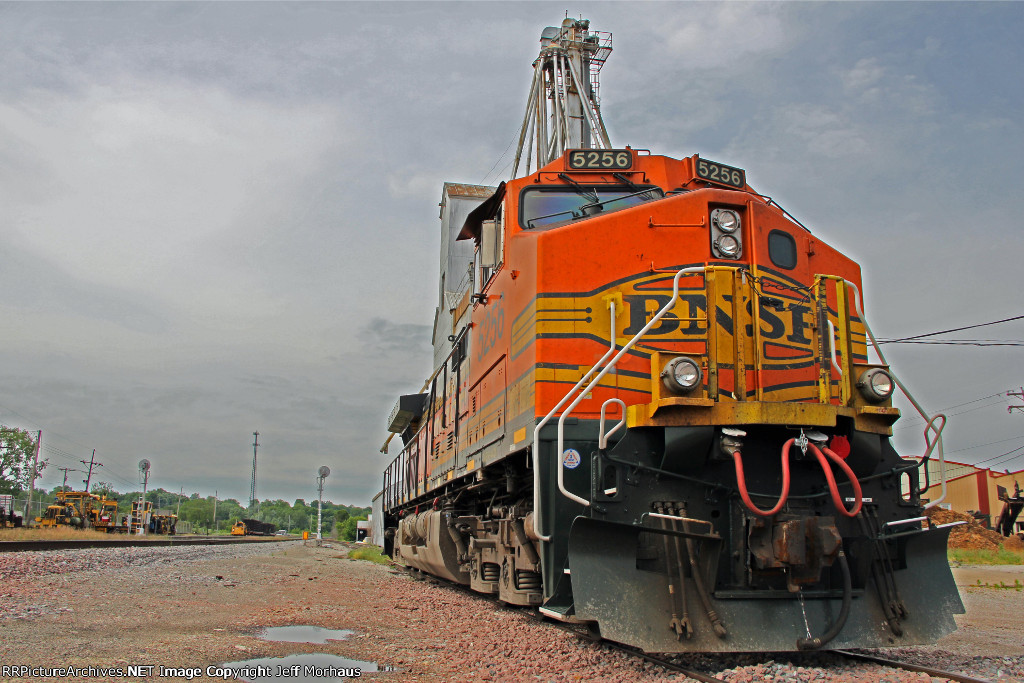 BNSF 5256
